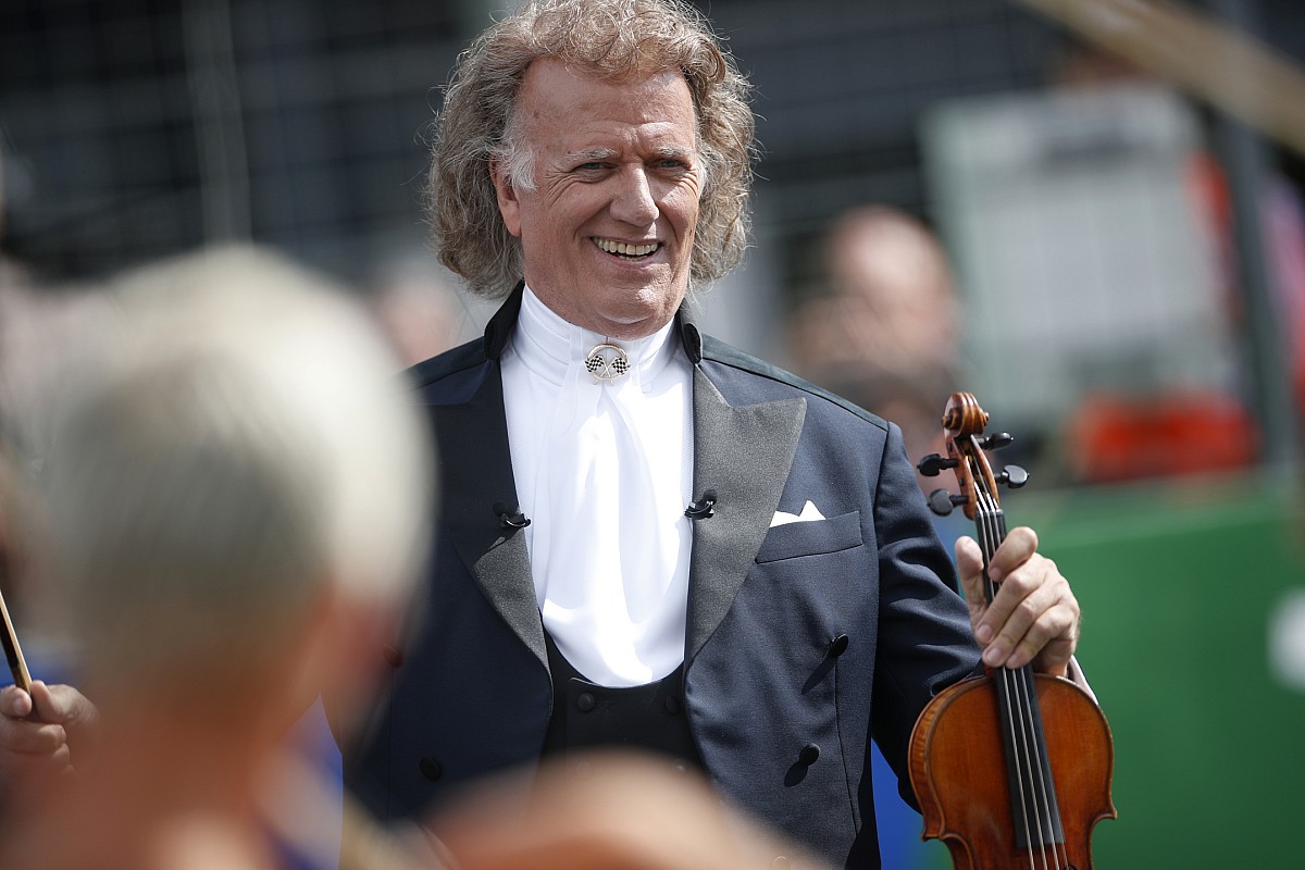 Beleef nog een keer het volkslied gespeeld door orkest André Rieu