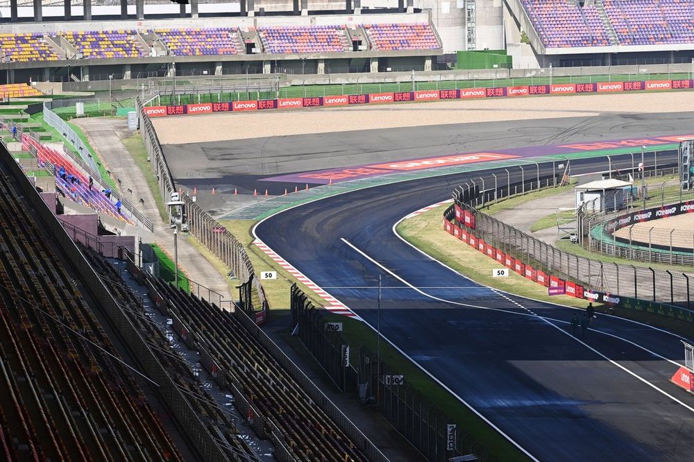 F1-teams en Pirelli volledig verrast door ‘geverfd’ asfalt China