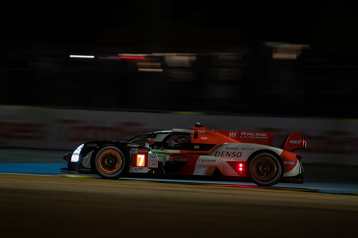 A ocho horas del final, Toyota mantiene el 1-2 con López al frente
