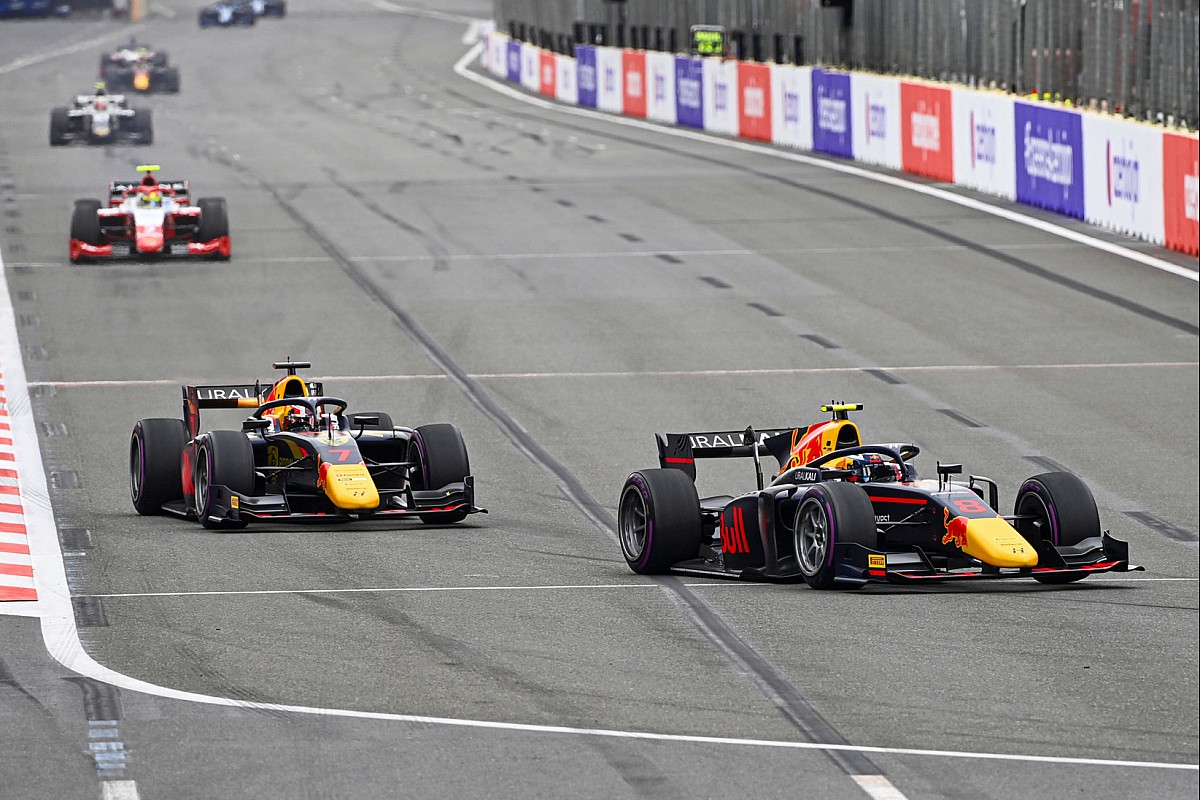 Vips en Lawson testen namens Red Bull-teams in Abu Dhabi