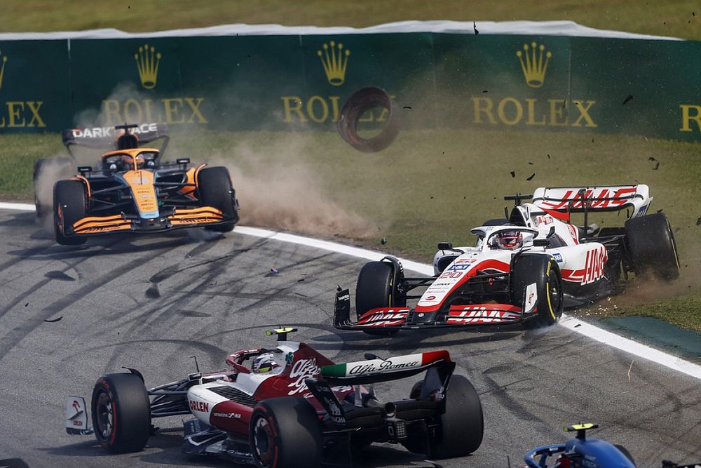 Ricciardo explique sa collision avec Magnussen