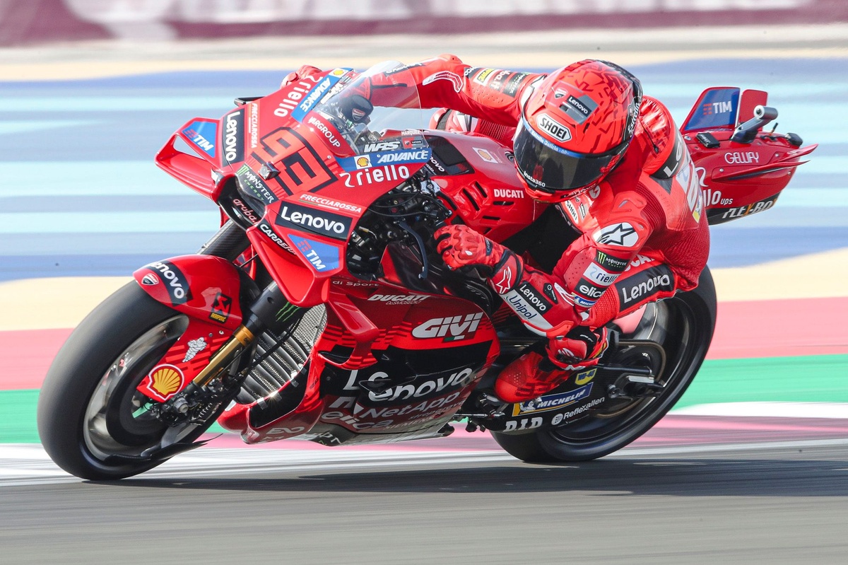 MotoGP: Marc Márquez ganha no Catar e Martín cai