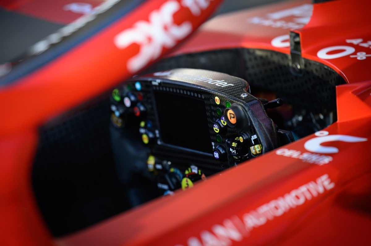 F1. Oto nowa kierownica Hamiltona