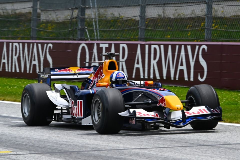 Prachtige beelden: Red Bull F1 laat RB1 en RB20 over Silverstone brullen