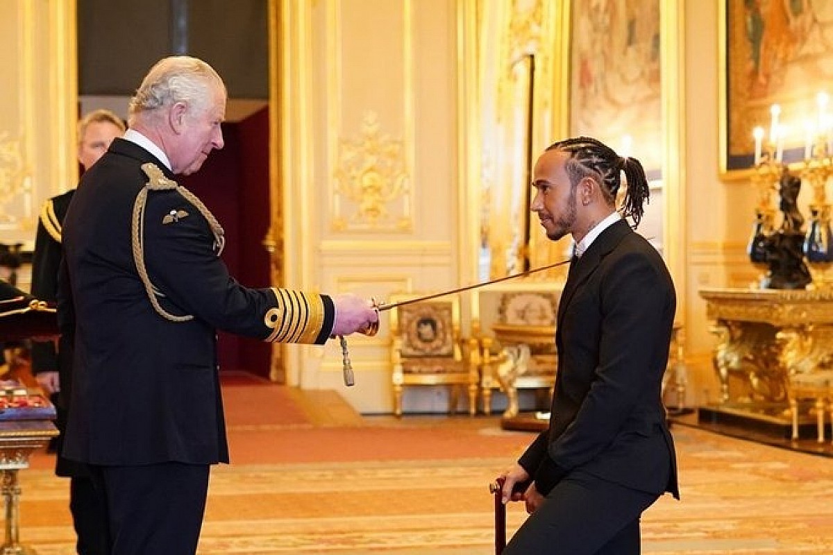 Sir Lewis Hamilton Resmi Dianugerahi Gelar Kesatria