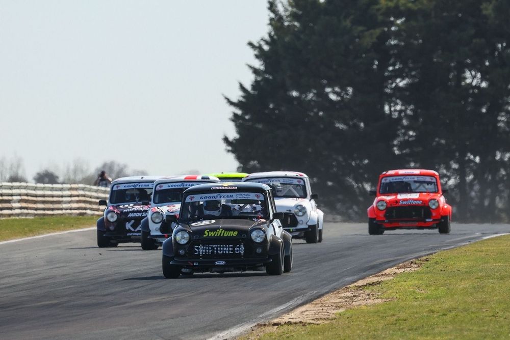 Deeth does the double in Snetterton Mini Miglia bouts