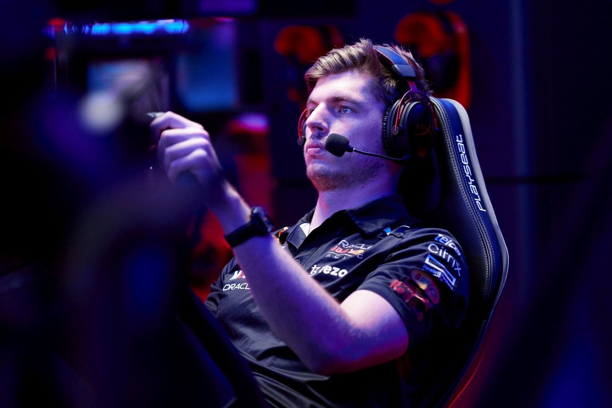 Live: Volg de iRacing 24 uur van Daytona met Max Verstappen