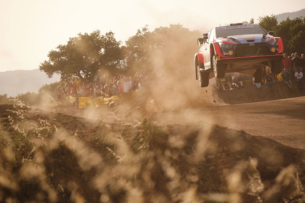 WRC drivers frustrated by “dangerous” hanging dust in Sardinia
