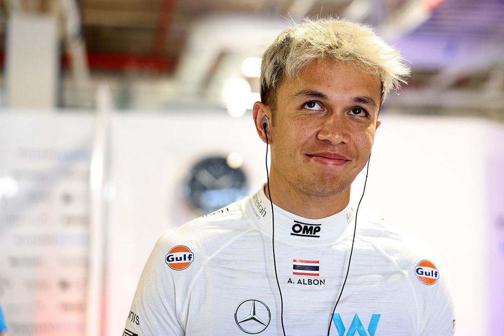 Kvyat: "Albon gridin en arka planda kalan sürücüsü"