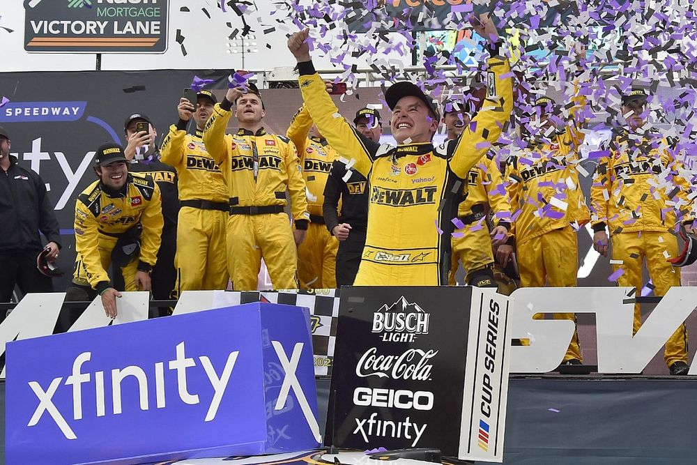 NASCAR Cup Martinsville: Bell claims win to make last-gasp advance to ...