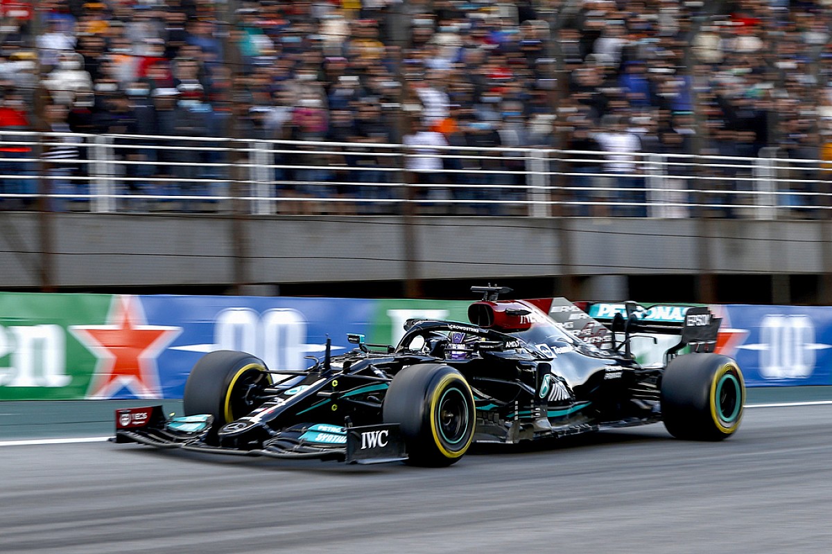 Red Bull to "keep an eye" on Mercedes rear wing after "mind-boggling" speed