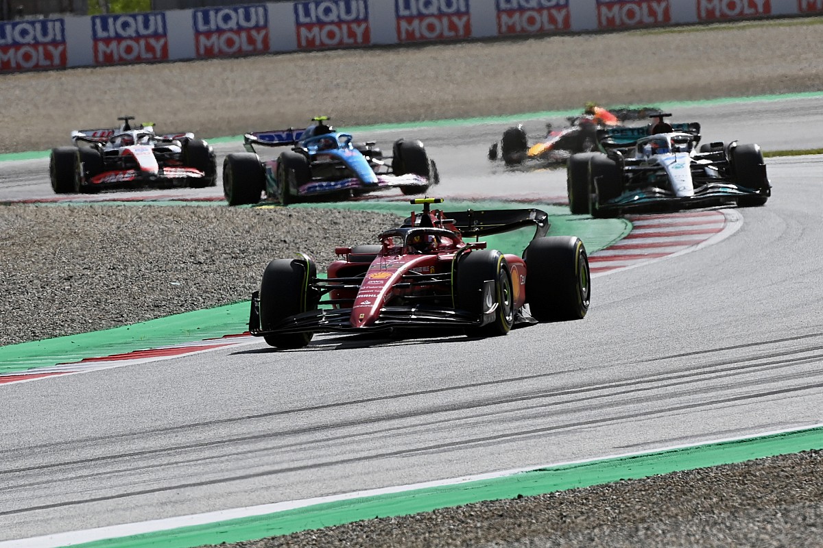 Russell: F1 rivals may fall into "traps" as they develop cars