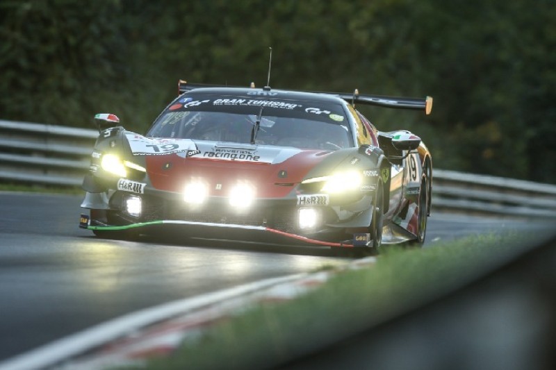 12h Nürburgring R1: racing one holt Ferrari-Pole bei NLS6