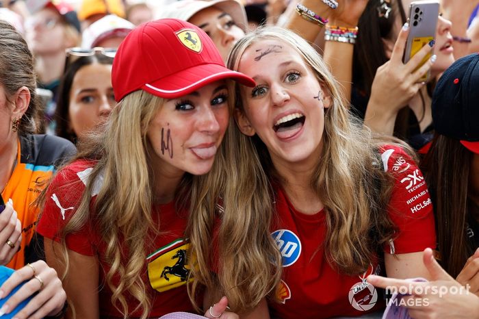 Hamilton sets realistic Ferrari goals: "Trust and respect take time"