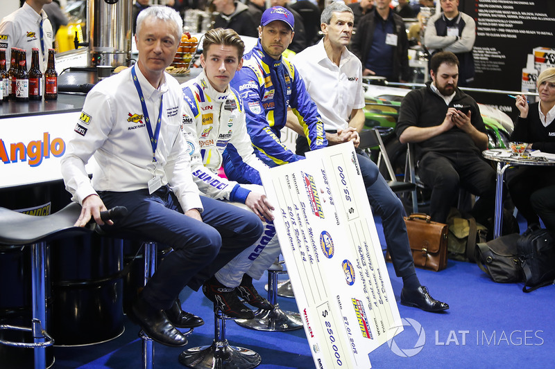 Stuart Middleton Profile - Bio, News, High-Res Photos & High Quality Videos