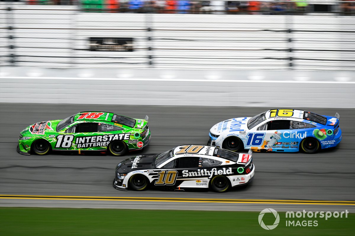 Austin Dillon gana en Daytona y avanza a los playoffs