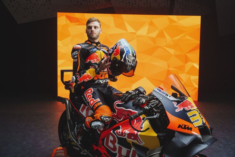 KTM, 2024 için RC16 MotoGP motosikletlerini tanıttı