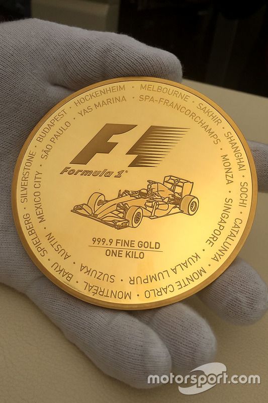 La F1 lanza monedas de oro con valor de 40.000 dólares