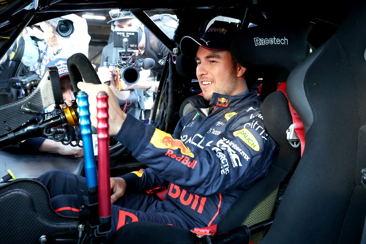 GALERÍA: Sergio Pérez en un Supercar en Australia