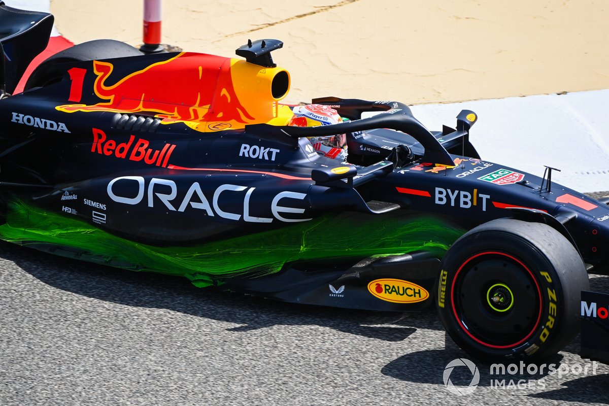 Hamilton espió el nuevo Red Bull RB19 de F1 en Bahréin