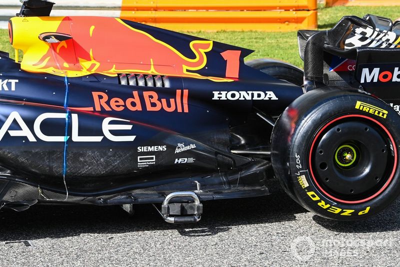 La véritable Red Bull RB19 se dévoile à Bahreïn