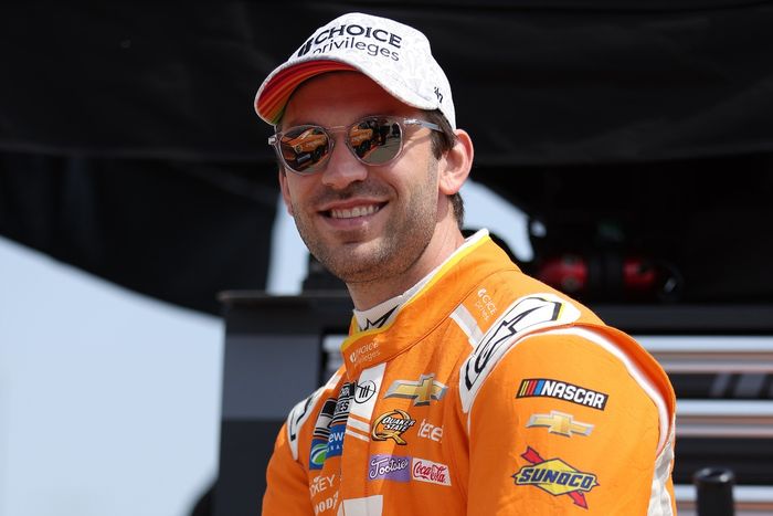 Kyle Busch walks away from major practice crash at Iowa Speedway