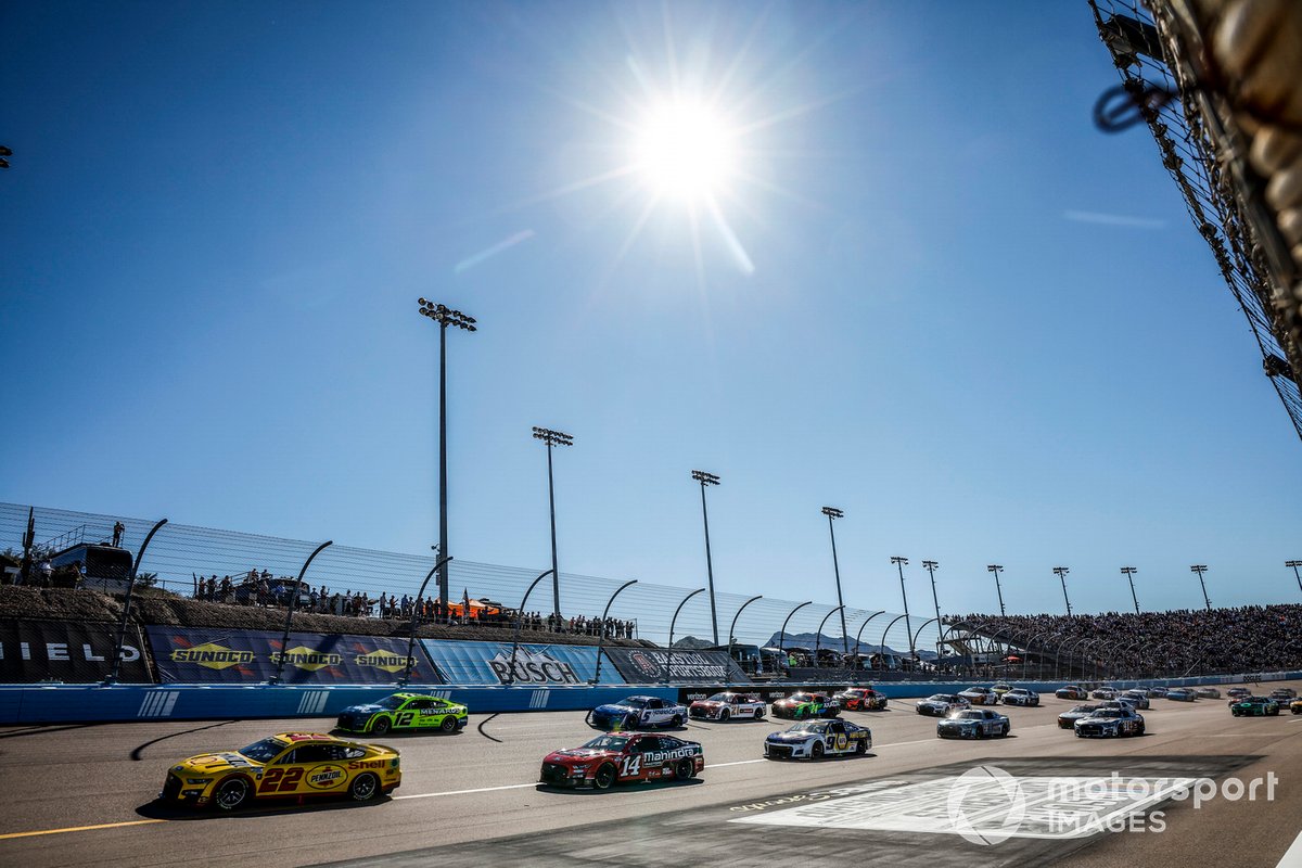 Joey Logano derrota a Chastain por el campeonato 2022 de NASCAR