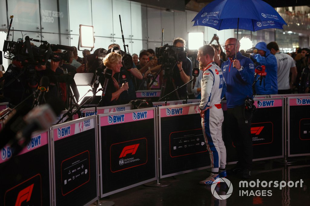 VÍDEO: Festa de Magnussen, Steiner e Haas após pole