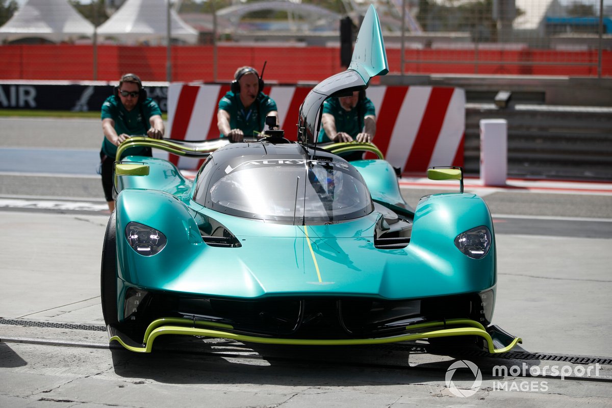 Aston Martin Valkyrie Pro na torze