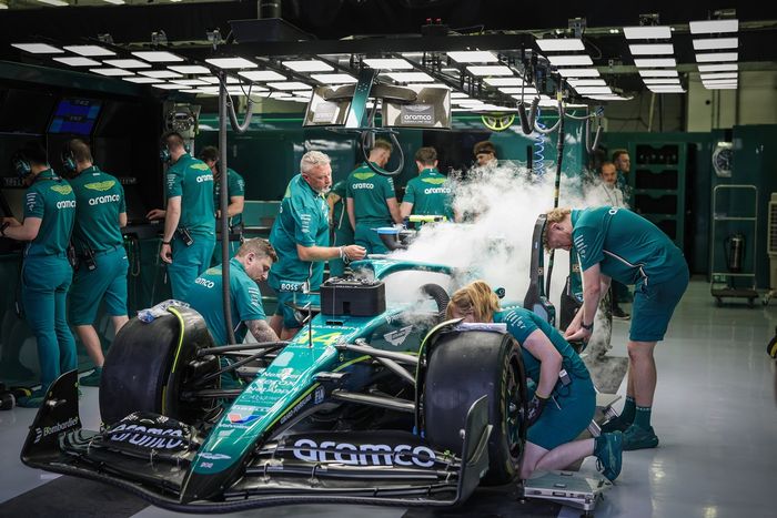 Fernando Alonso addresses bizarre steering wheel error in Bahrain FP2