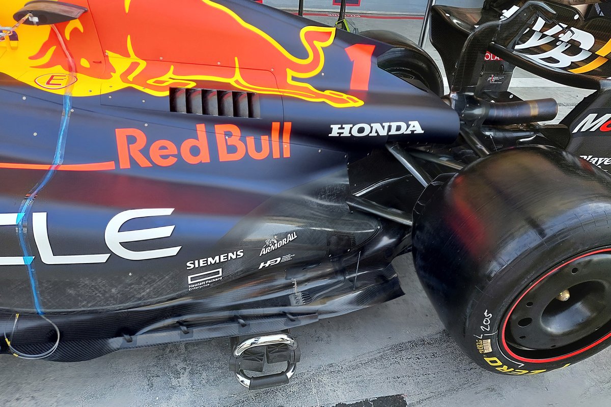 La véritable Red Bull RB19 se dévoile à Bahreïn