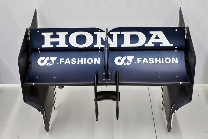 Blog: Eén dag bij AlphaTauri, van halfnaakte auto’s tot kostbare ...