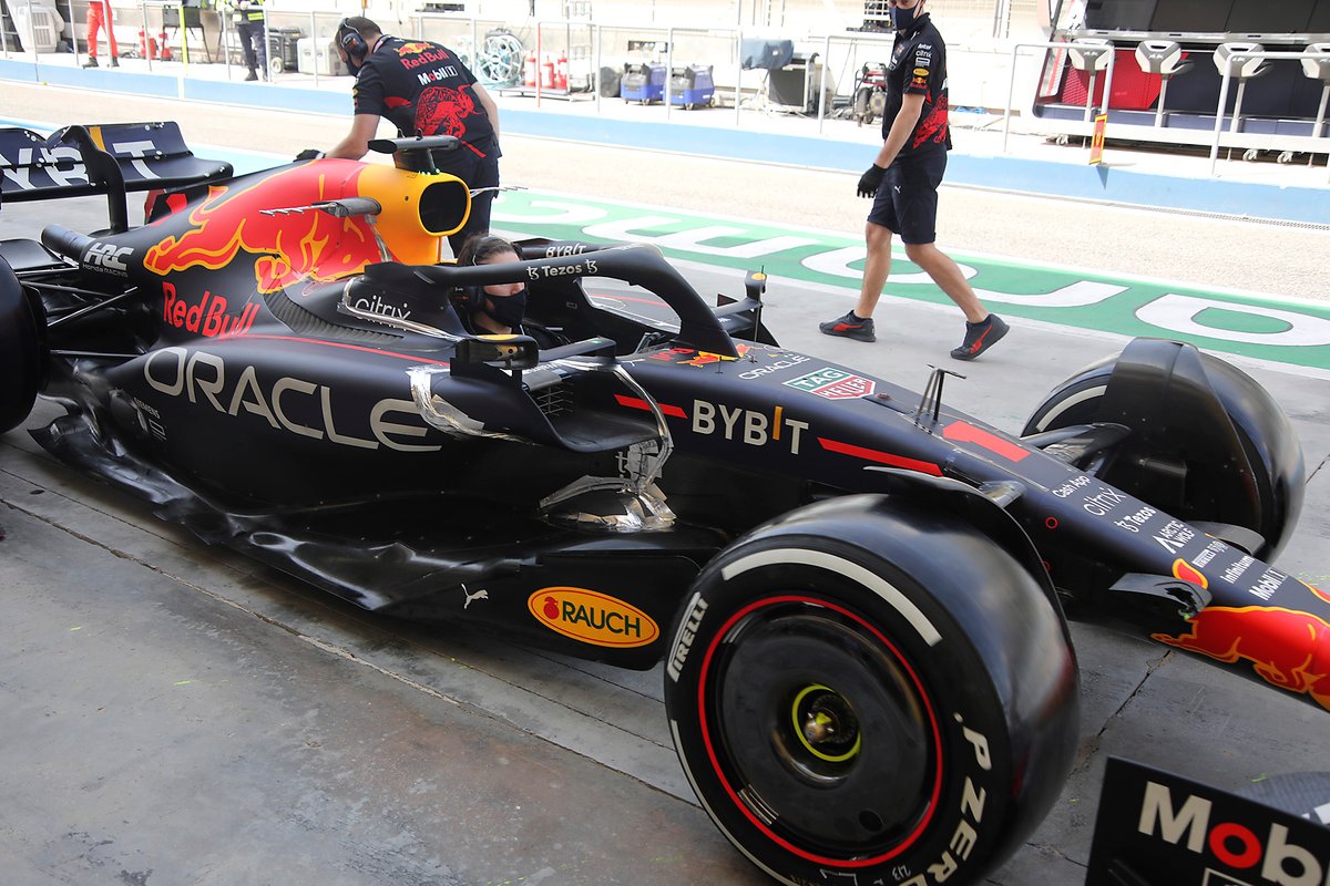 Hőség, por, lángok, F1-es autók – galéria a bahreini második napról