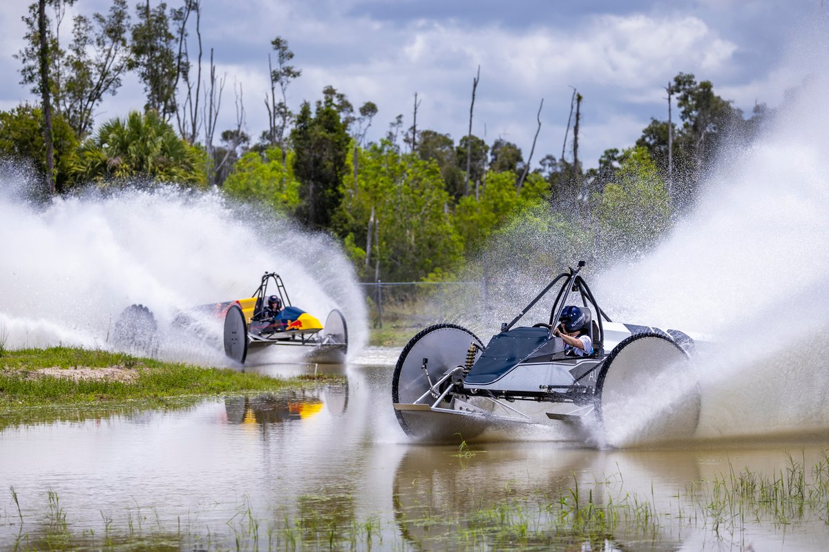 VIDEO: Verstappen en Tsunoda gaan uit hun dak in een Swamp Buggy
