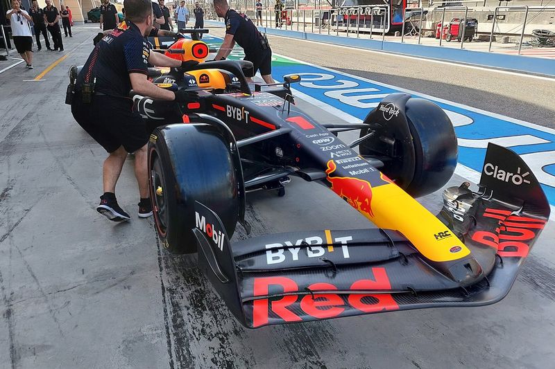 GALERÍA Y VIDEO: Debuta el RB19 de Checo Pérez y Verstappen en Bahréin