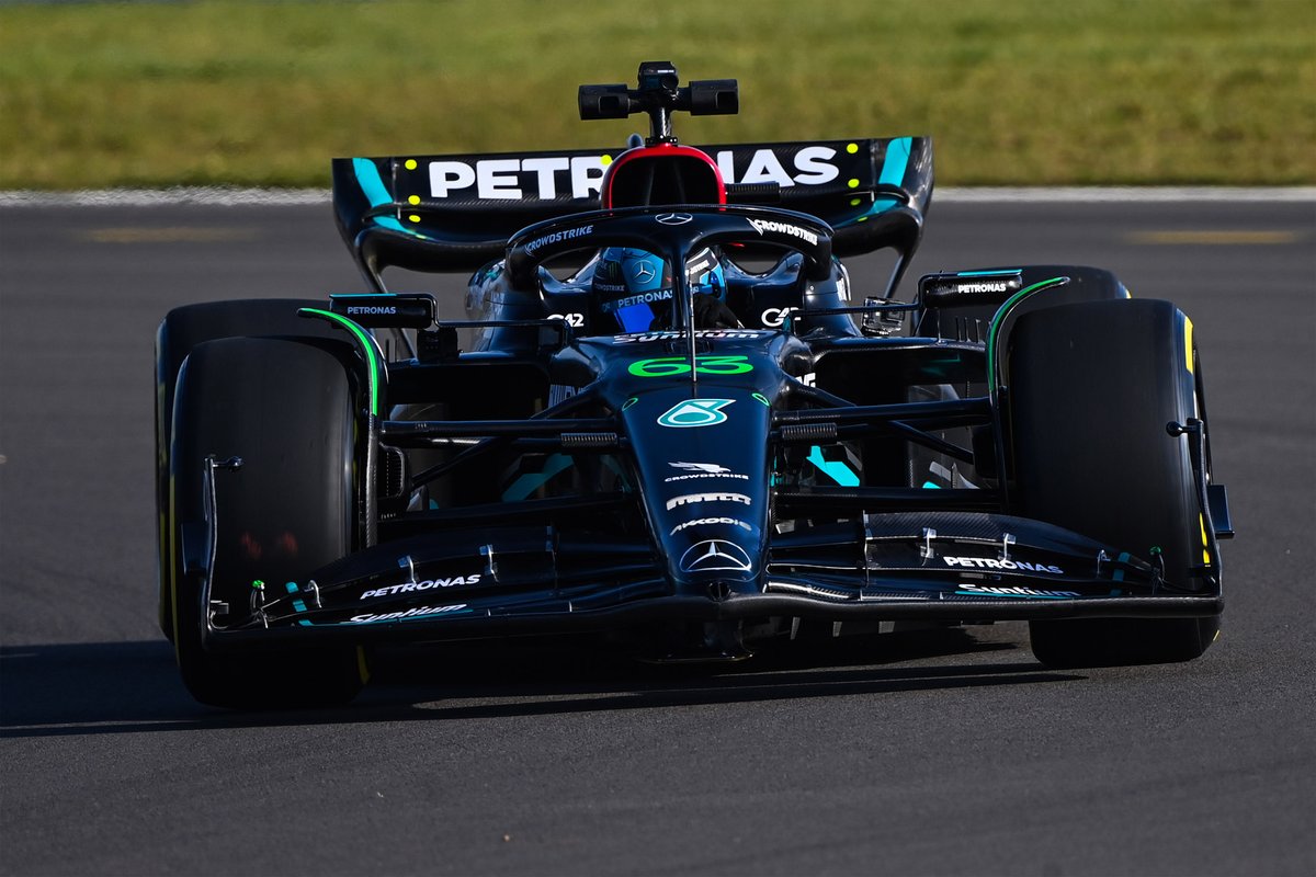 VIDEO y FOTOS: El Mercedes W14 en la pista de Silverstone