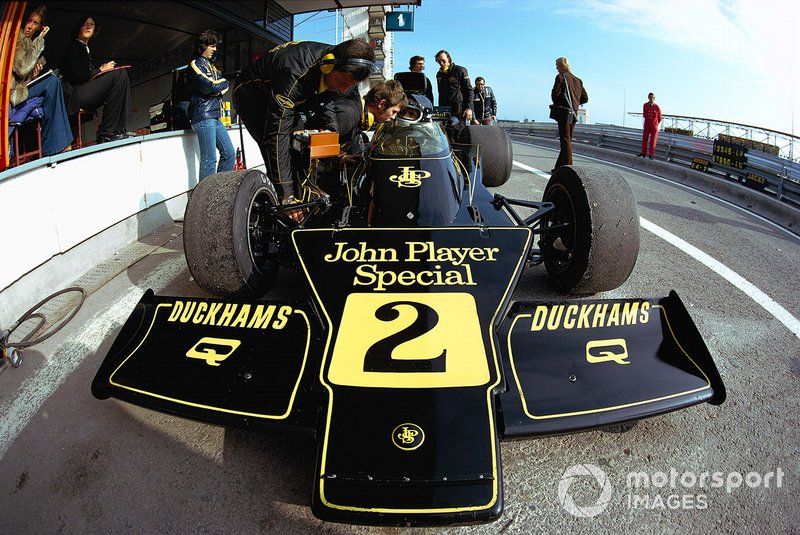 Gallery: Black and gold liveries in F1