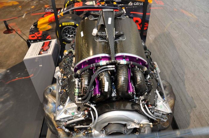 ホンダウエルカムプラザ青山でF1マシン5台が展示中。”フェルスタッペン親子”の繋がりを感じるRA099＋RB16