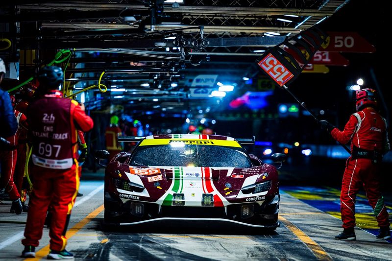 La Ferrari de tête lourdement pénalisée pour avoir sorti une BMW