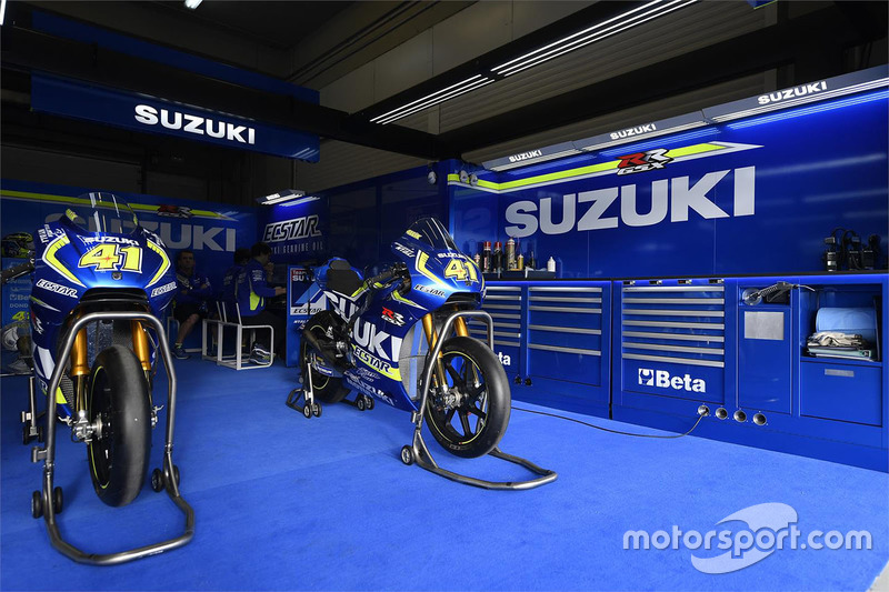 Le stand du team Suzuki MotoGP - GP d'Espagne - Photos MotoGP ...
