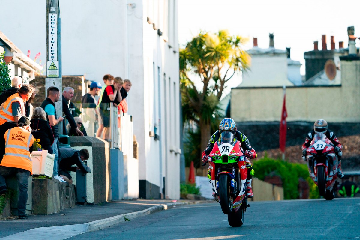 Muere un piloto en la Isla de Man 2022