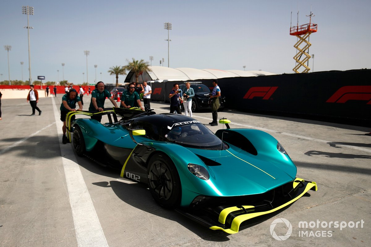 Aston Martin Valkyrie Pro na torze