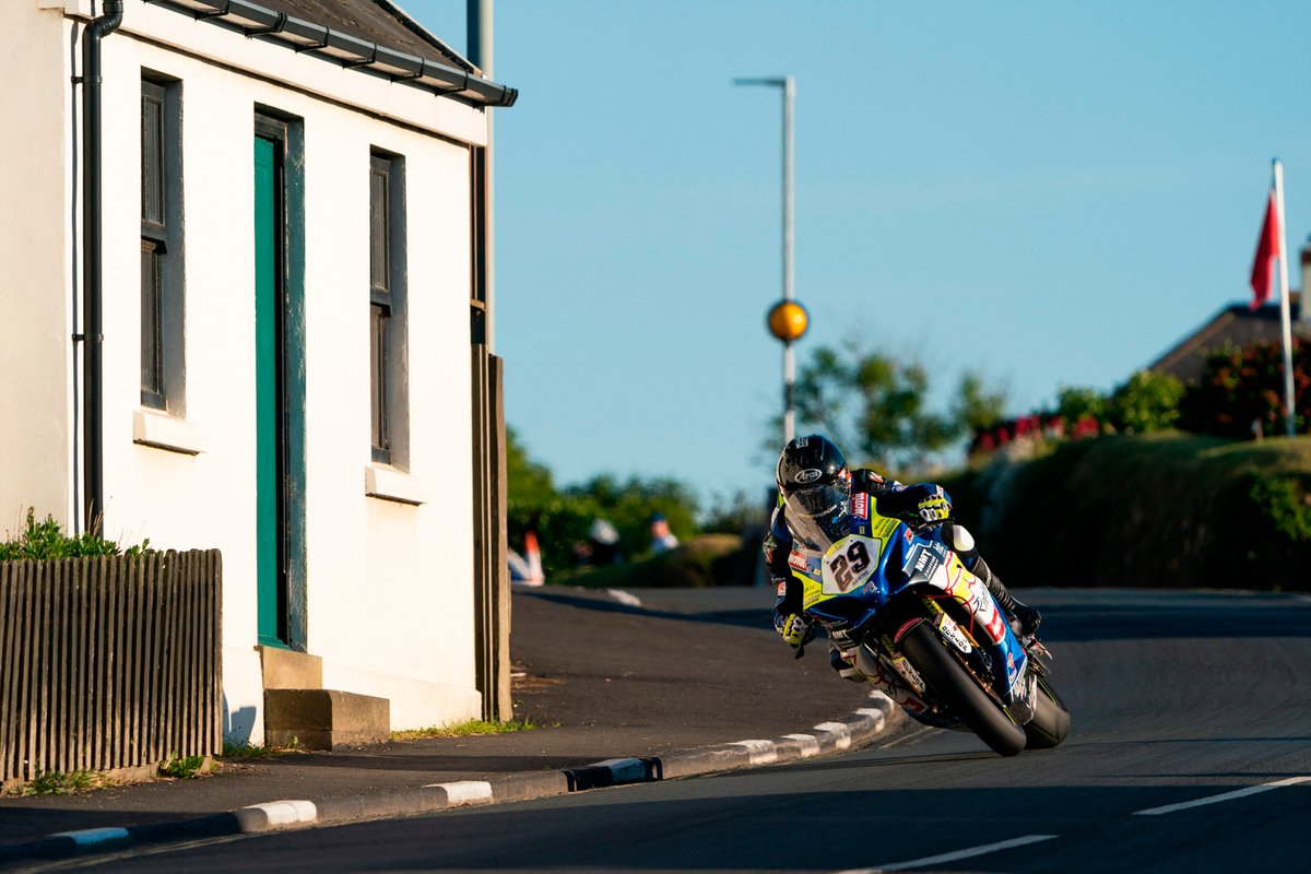 Muere un piloto en la Isla de Man 2022