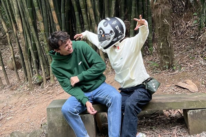 Fotos: el llamativo casco de oso panda de Albon para el GP de China