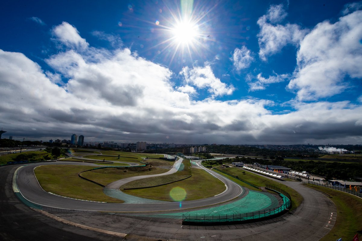 Interlagos pistinin zemininde delik oluştu