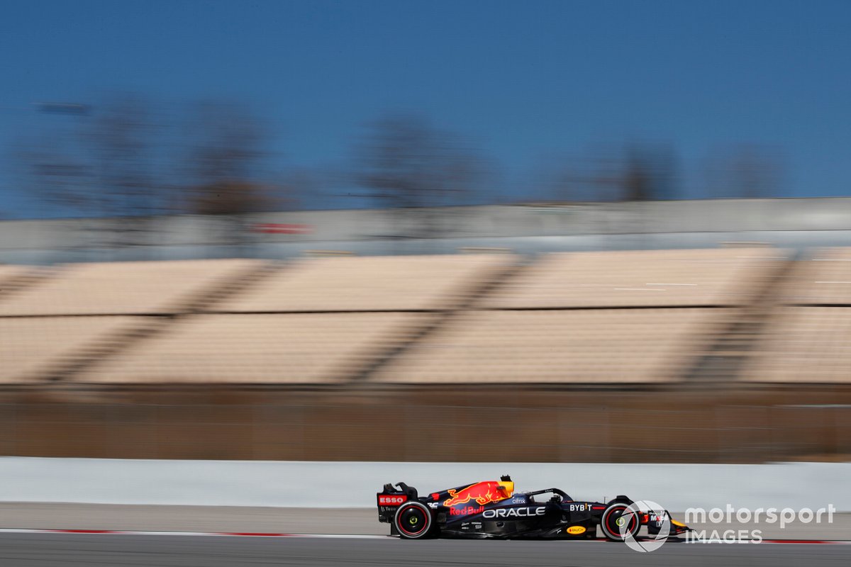 El Red Bull RB18, una nave espacial que bajó del espacio