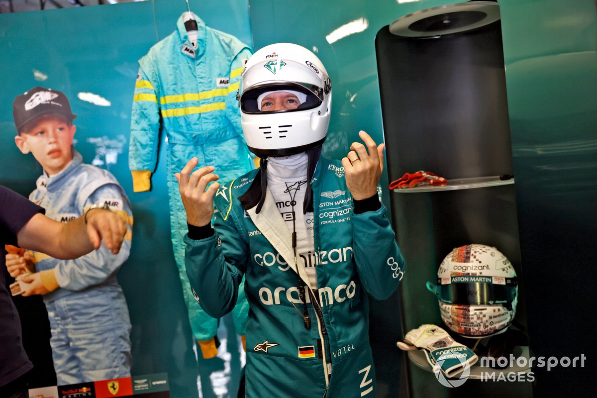 Fotos y vídeo: la gran sorpresa a Vettel en su despedida a la F1