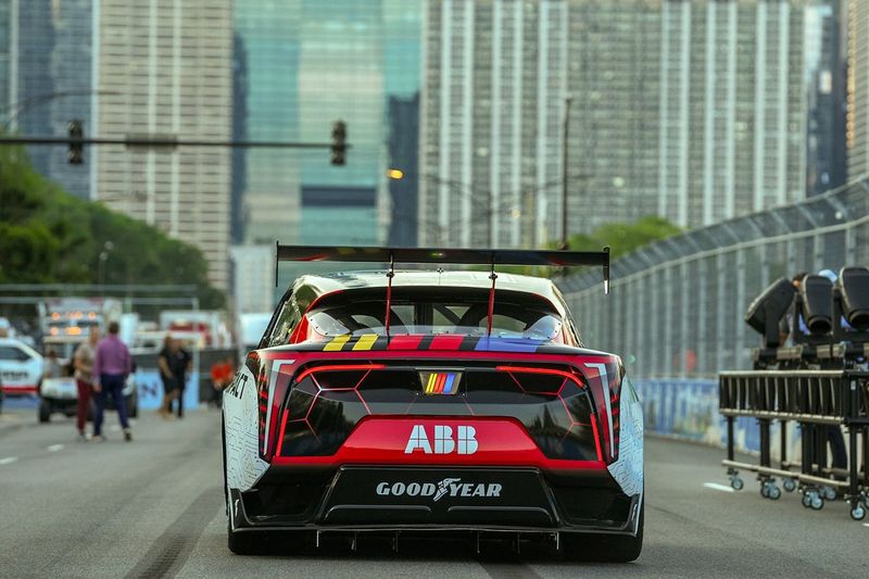¿Cuál es el verdadero objetivo del coche totalmente eléctrico de NASCAR?