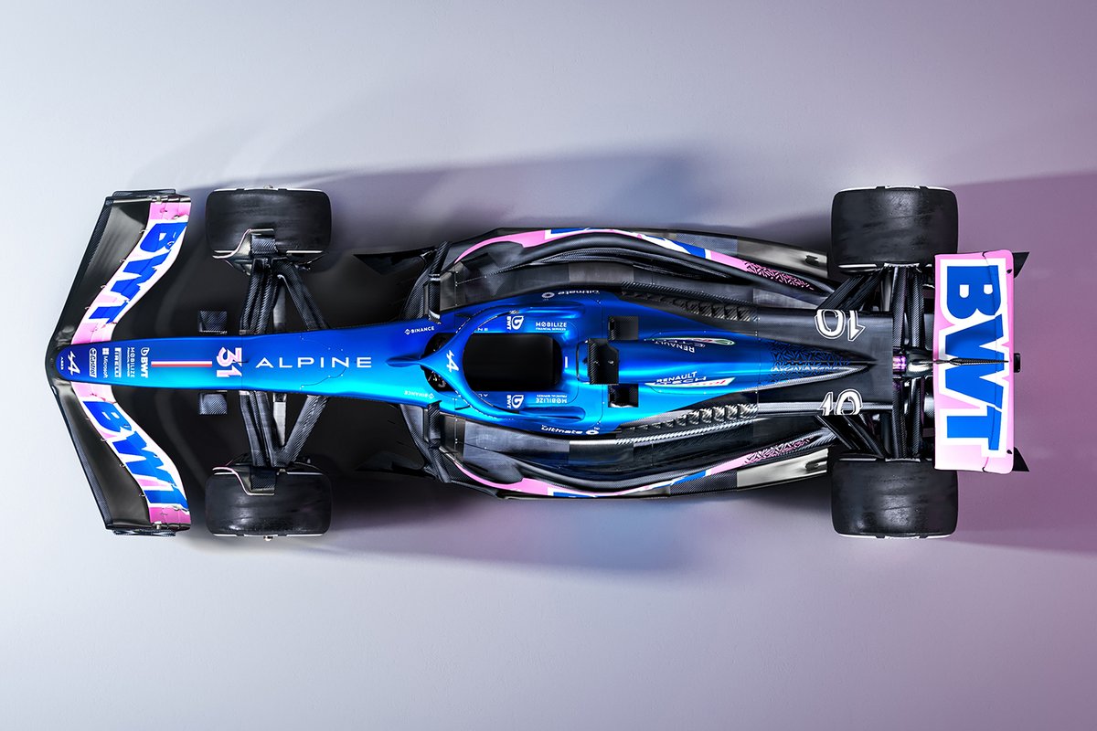 Las fotos de los Alpine A523 azul y rosa de Ocon y Gasly para la F1 2023