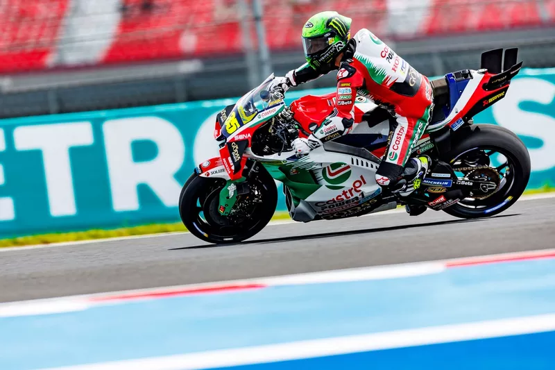 Cal Crutchlow encore distancé... mais encore au départ à Brno et Assen